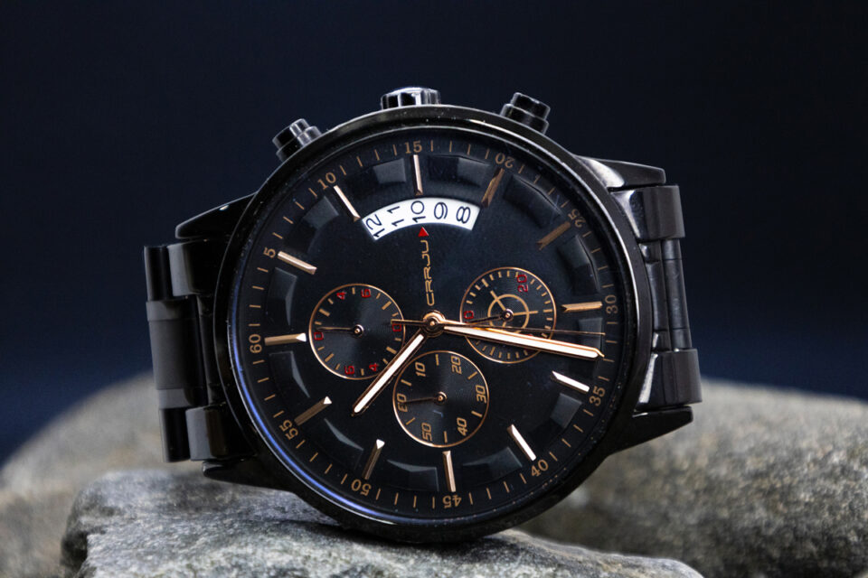 Heure miroir 09:09 : la signification cachée de l'heure double 09h09